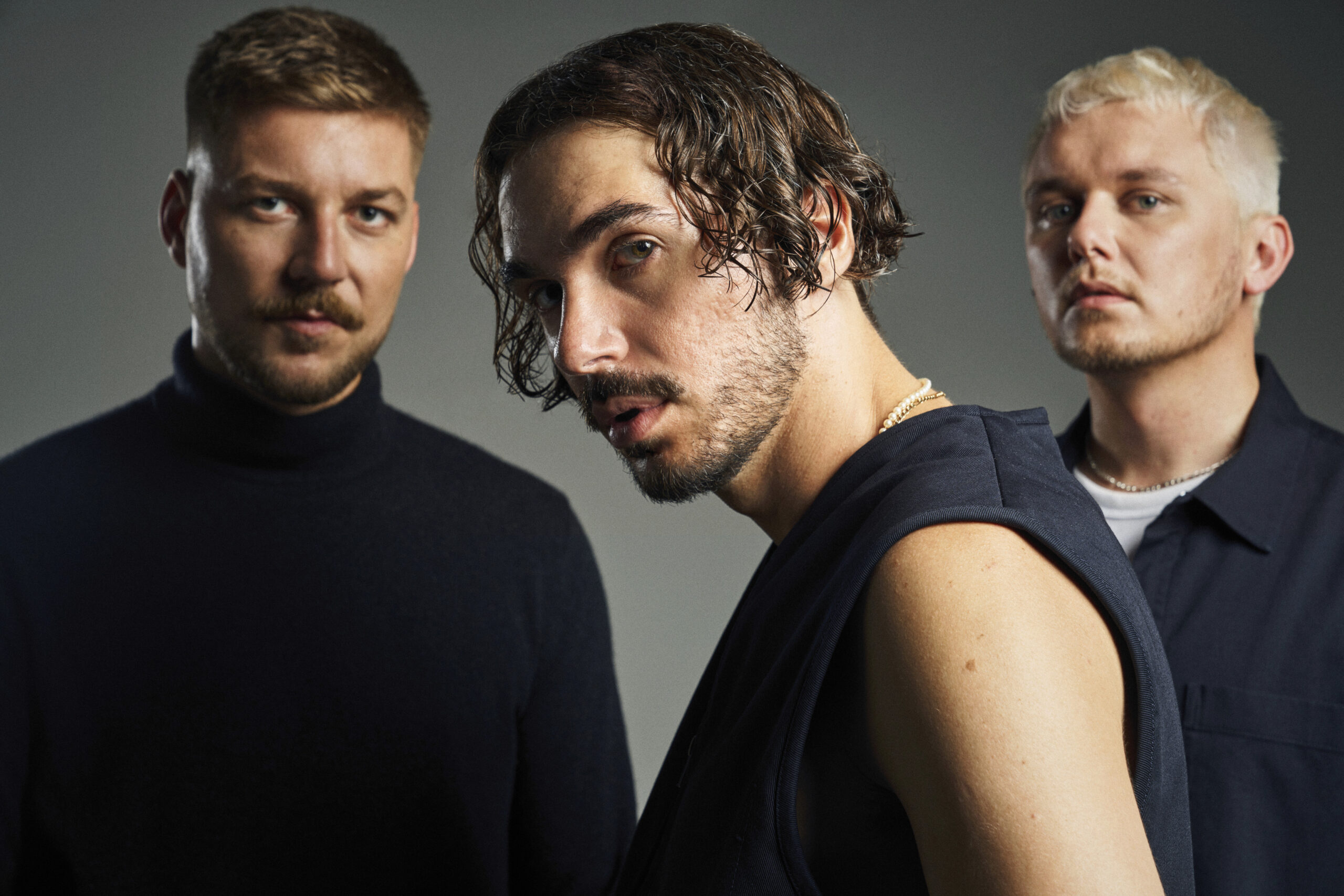 ClockClock a lansat single-ul “Over” - BRAVO net